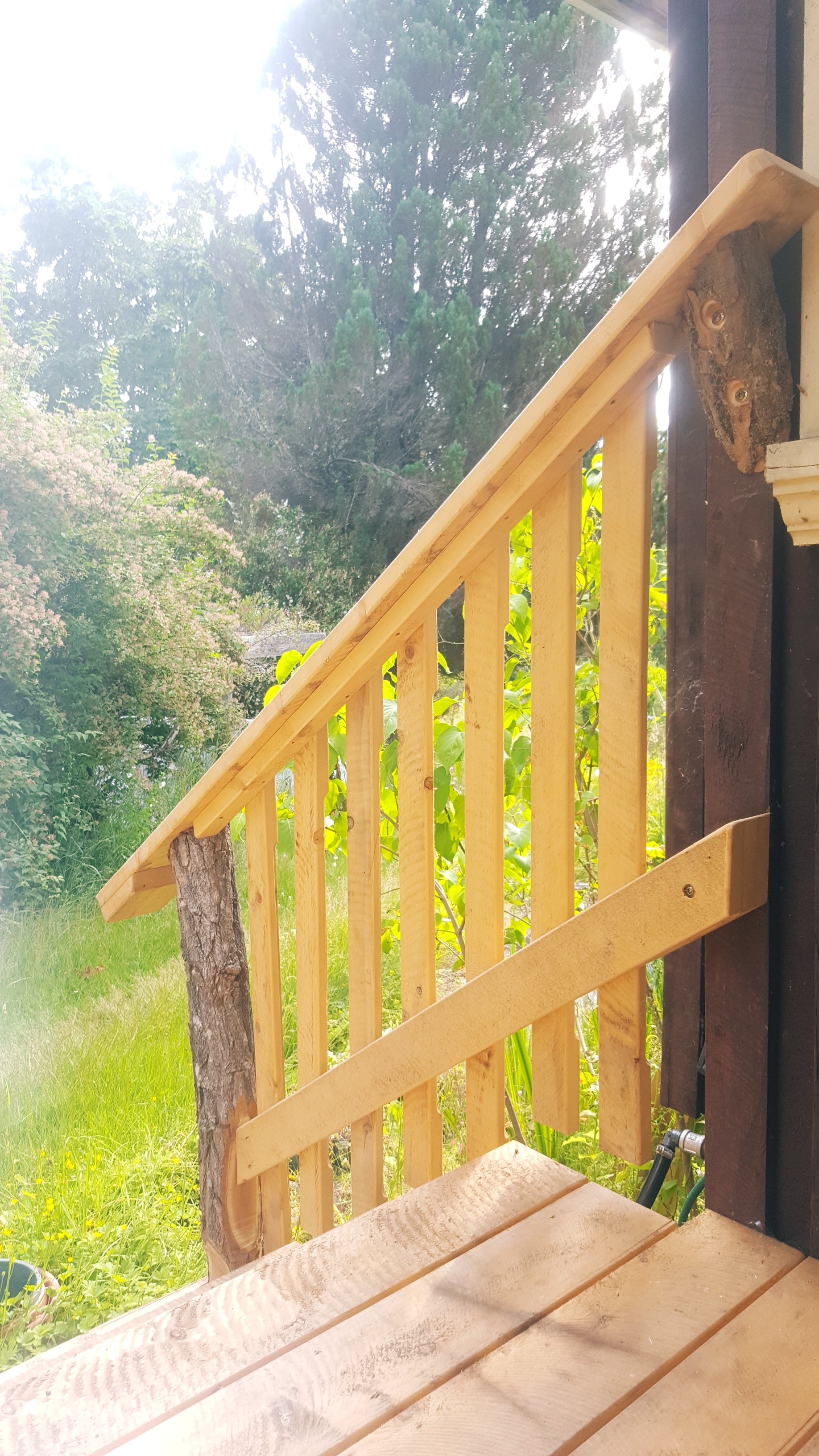 Yellow Cedar porch with Black Locust posts – Red Thistle Handyworks