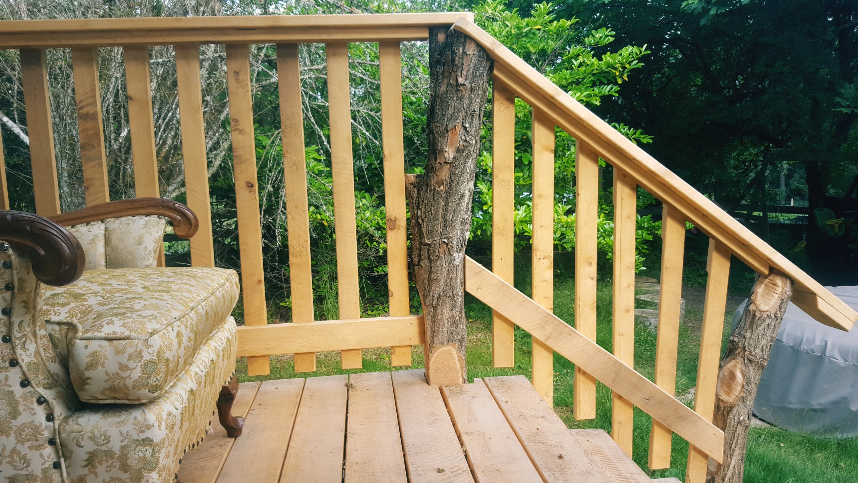 Yellow Cedar porch with Black Locust posts – Red Thistle Handyworks